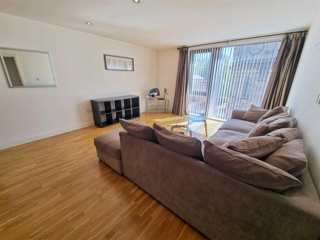 360 Apartments, 1 Rice Street... 2 bed flat - £1,200 pcm (£277 pw)