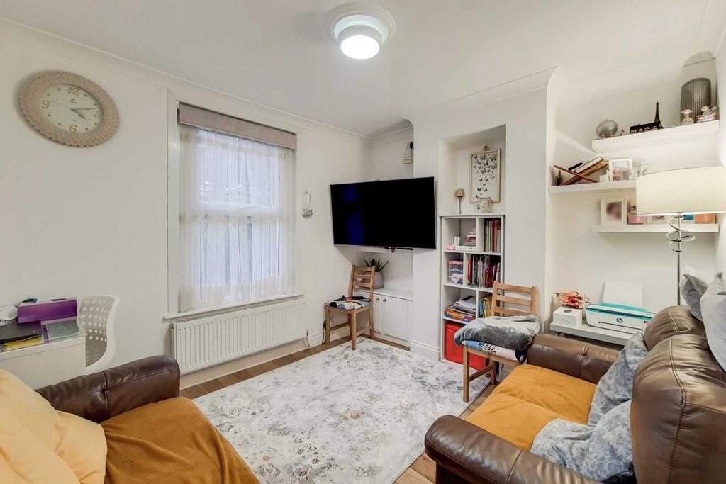 Warren Road Croydon, Croydon 2 bed semi-detached house - £375,000