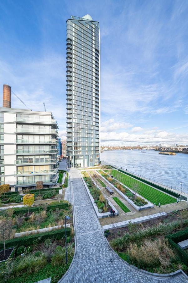 Waterfront Drive, London, SW10 3 bed apartment - £5,633 pcm (£1,300 pw)