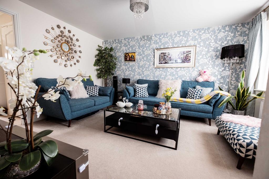James Clubb Way, Dartford, DA1 3 bed semi-detached house - £475,000