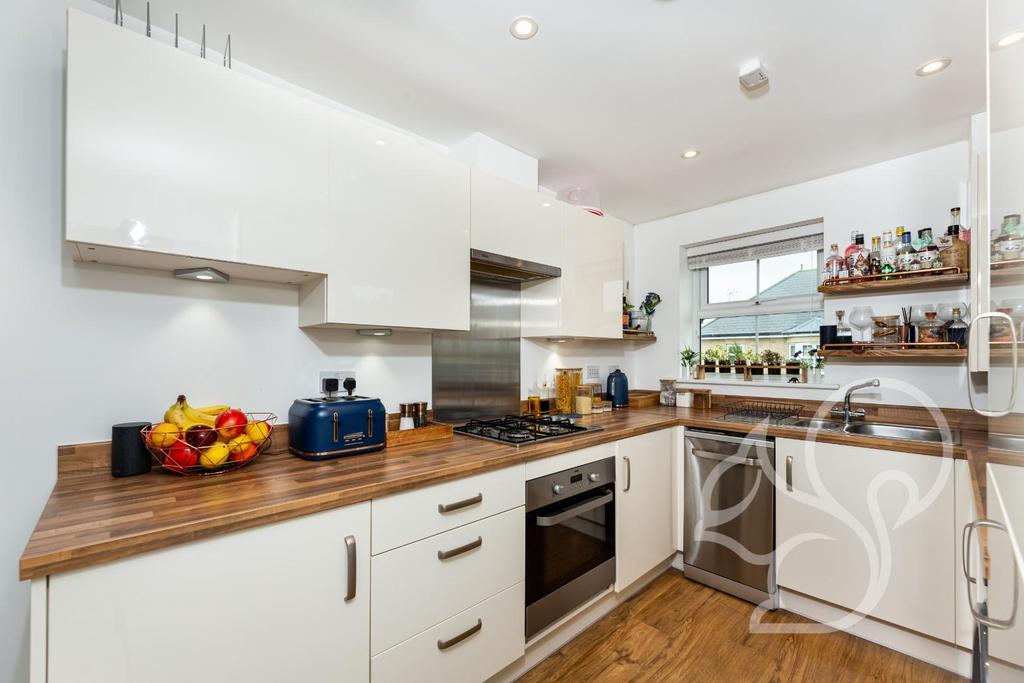 Lancaster Approach, Colchester 2 bed apartment - £210,000