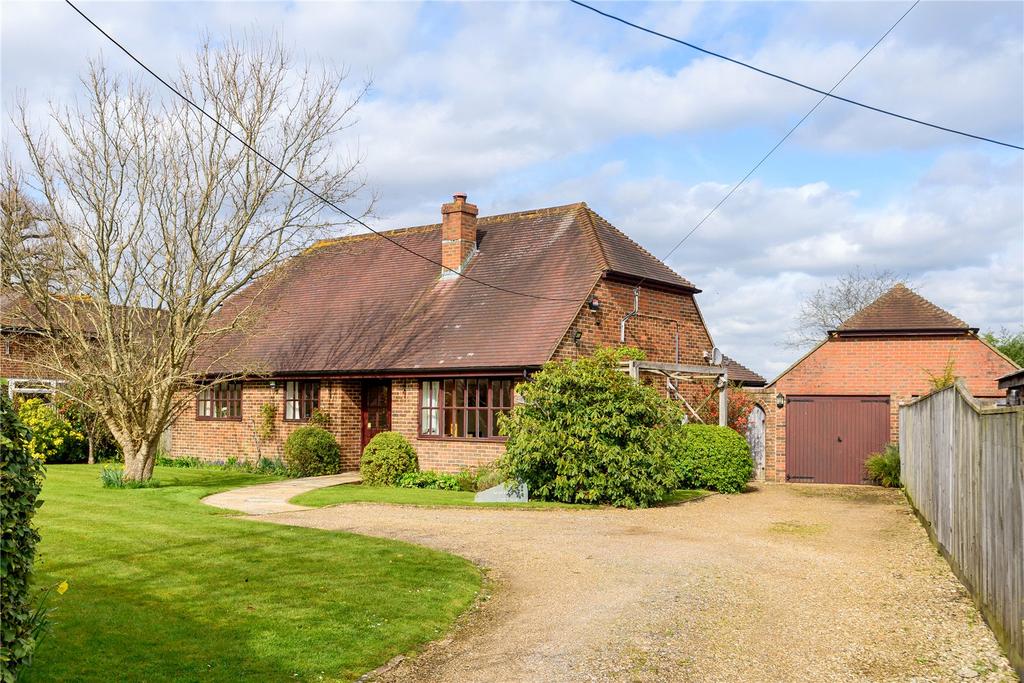 Kirdford, Billingshurst, RH14 3 bed bungalow - £750,000