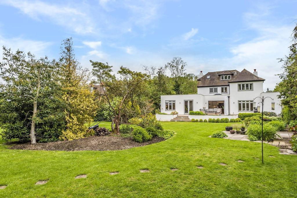 Lower Farm Road, Effingham, KT24 5 bed detached house - £2,050,000