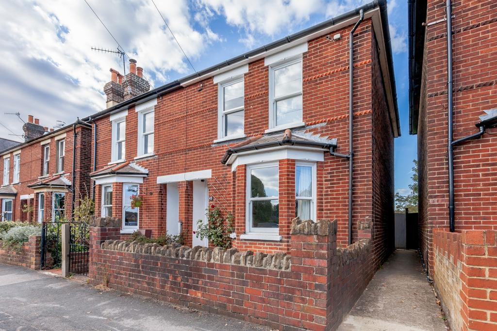 Stocton Road, Guildford, Surrey, GU1 3 bed semi-detached house - £650,000