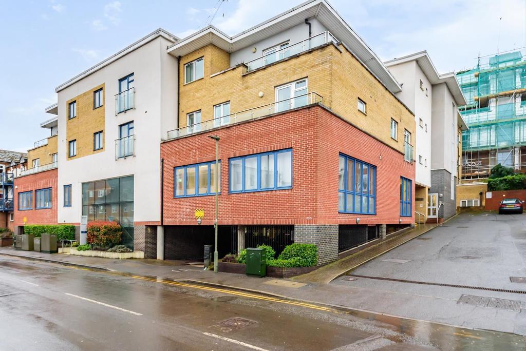 Walnut Tree Close, Guildford, GU1 1 bed apartment - £275,000