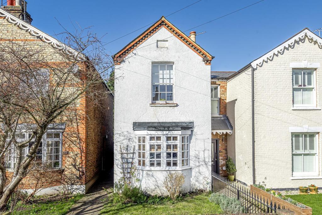 Acre Road, Kingston Upon Thames... 3 bed detached house - £699,950