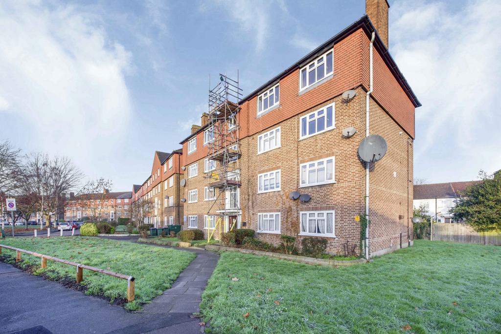 Bushey Court, Bushey Road, London, SW20 2 bed apartment - £350,000