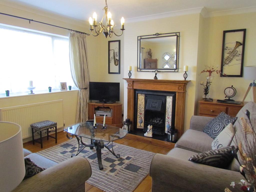Cadmore Lane, Cheshunt, Waltham... 2 bed ground floor maisonette - £297,995