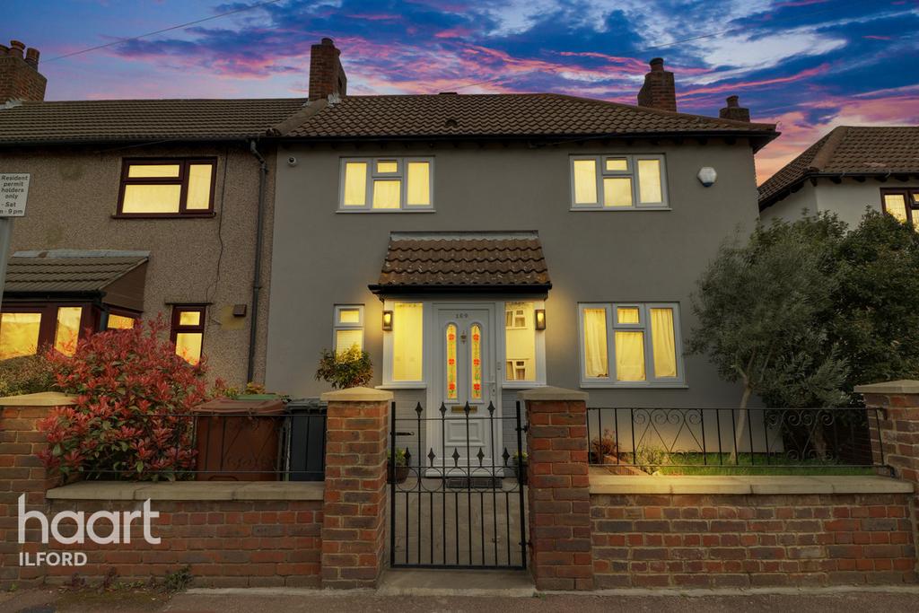 Sutton Road Barking 3 Bed End Of Terrace House £475 000