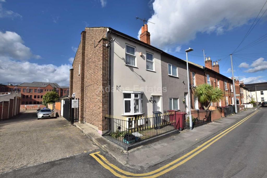 Upper Crown Street, Reading 4 bed terraced house - £2,700 pcm (£623 pw)