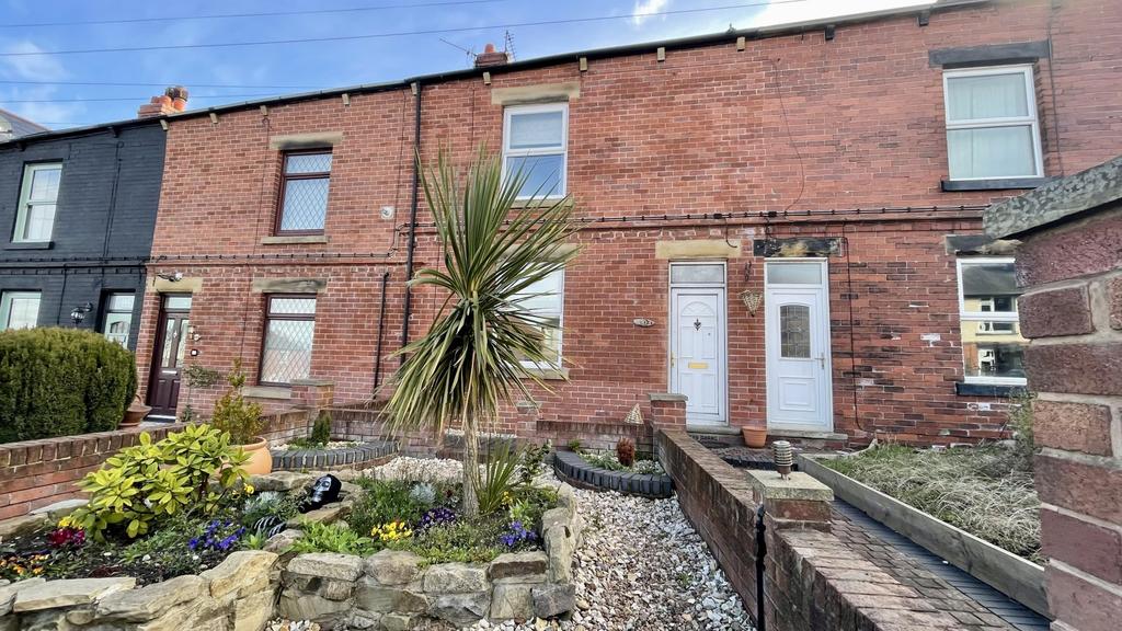 Higham Common Road, Barugh Green... 3 bed terraced house - £135,000