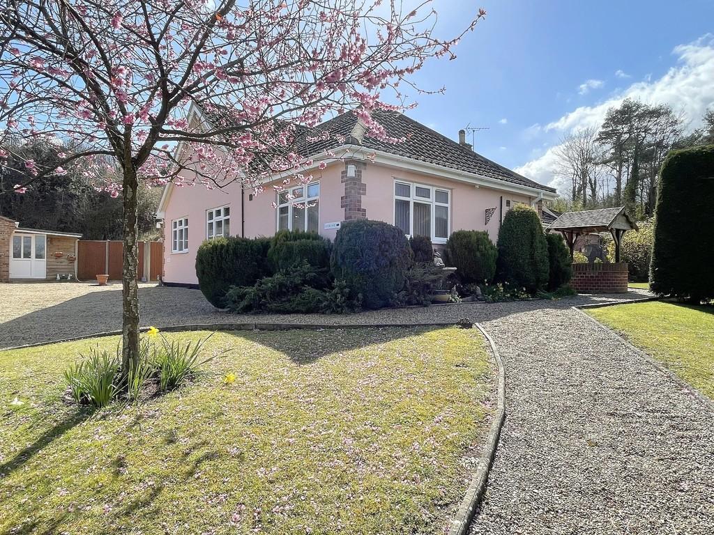 Beccles Road, Barnby, Beccles 4 bed detached bungalow - £695,000