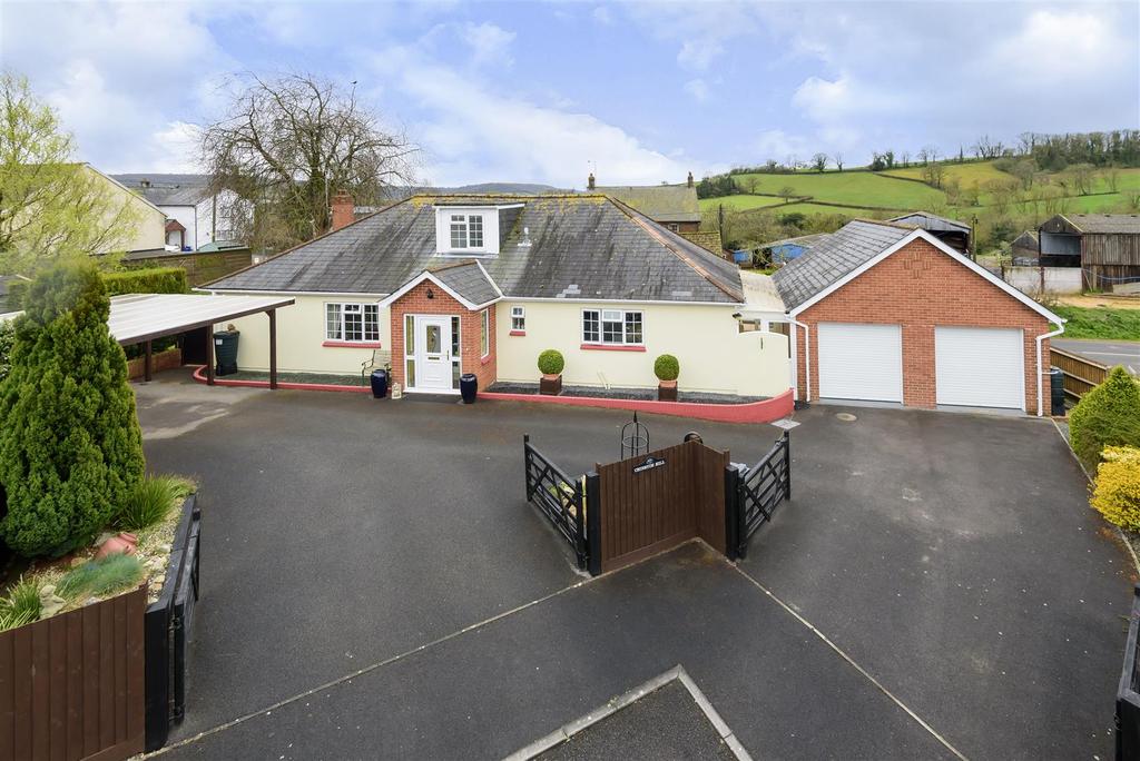 Chinston Close, Awliscombe, Honiton 4 bed bungalow - £600,000