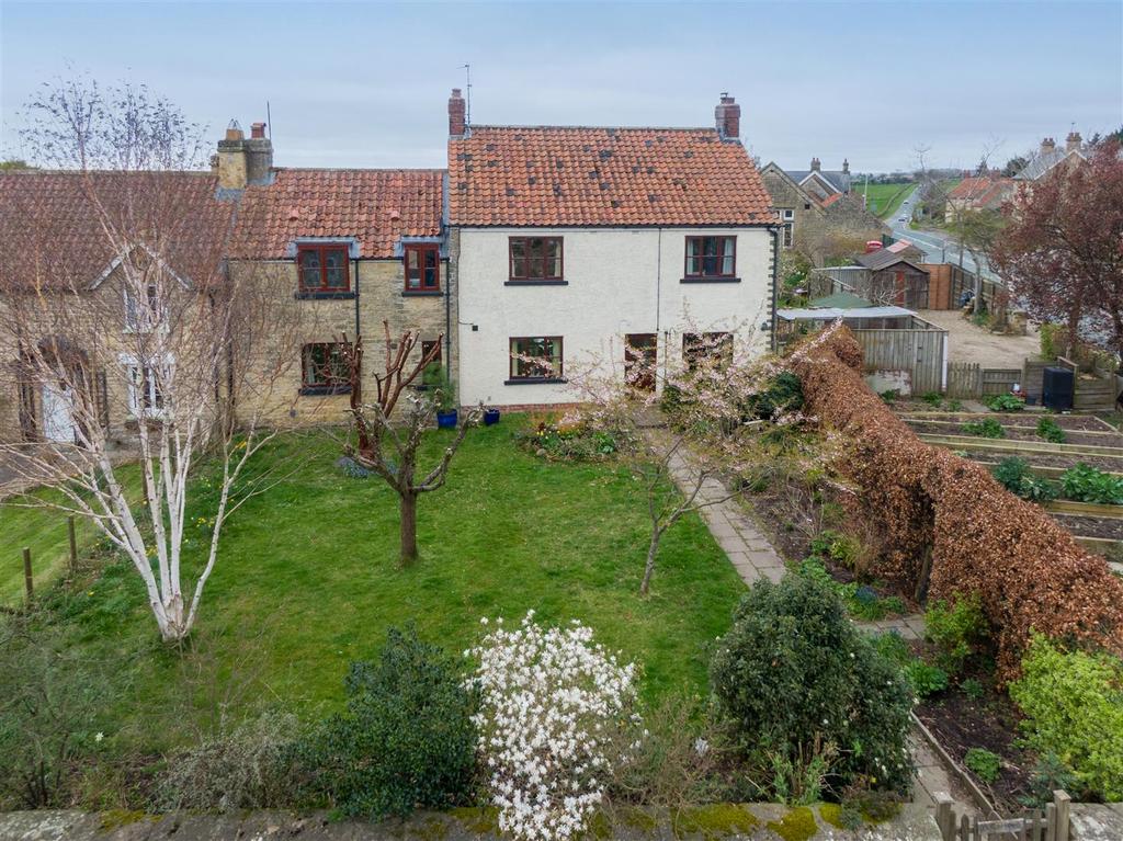 Corner House, Wilton, Pickering... 4 bed detached house - £499,950