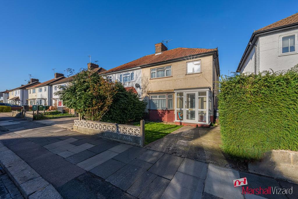 Chilcott Road, Watford, WD24 3 bed semi-detached house - £525,000