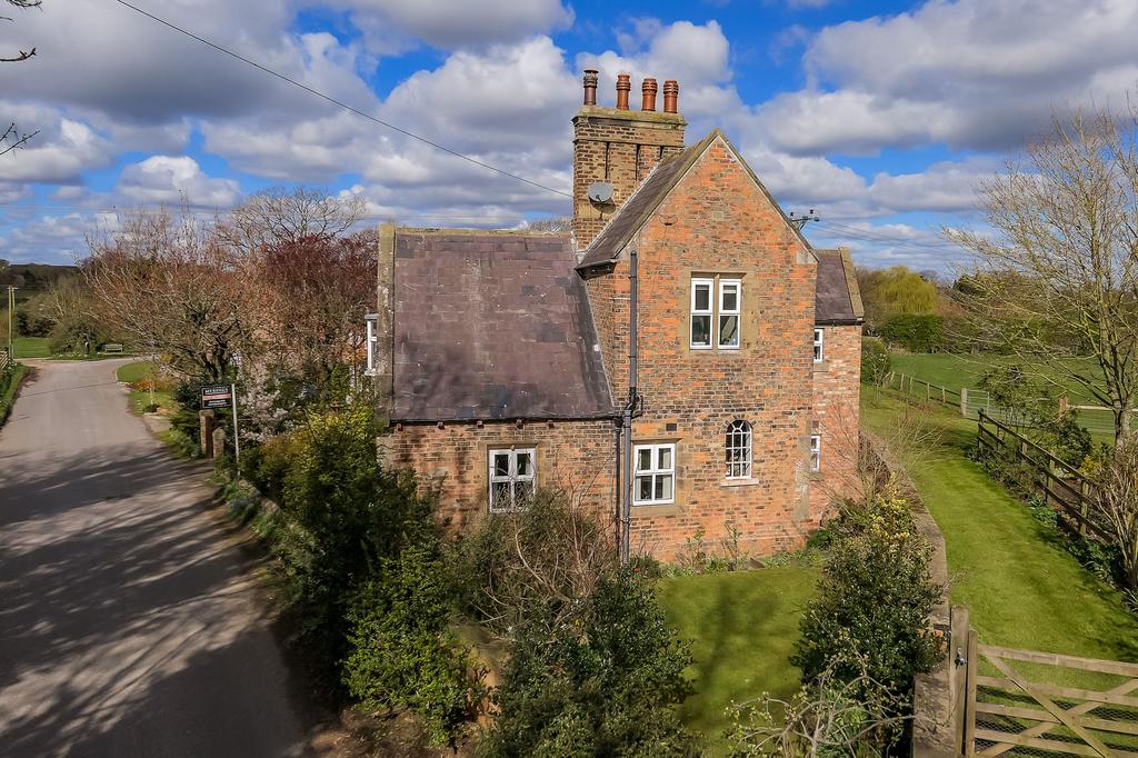 Littlethorpe, Ripon, HG4 3 bed detached house - £495,000