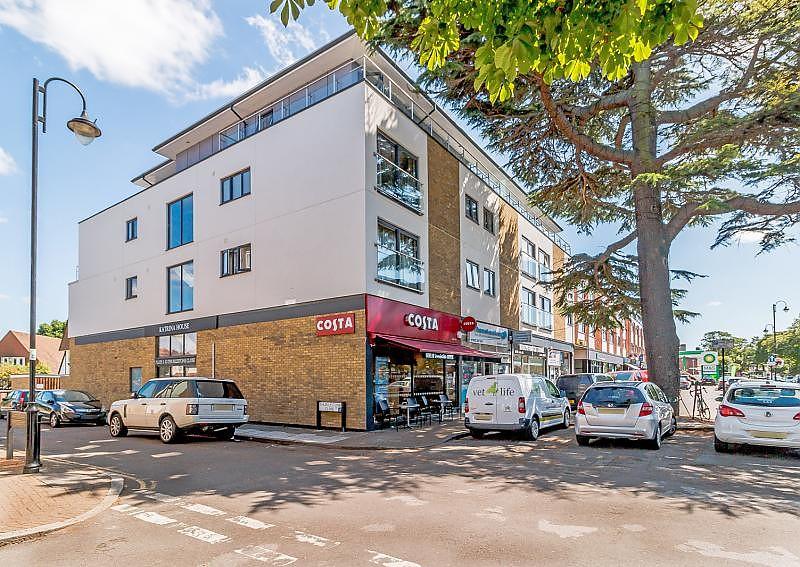 High Street, Shepperton, TW17 1 bed apartment - £1,075 pcm (£248 pw)