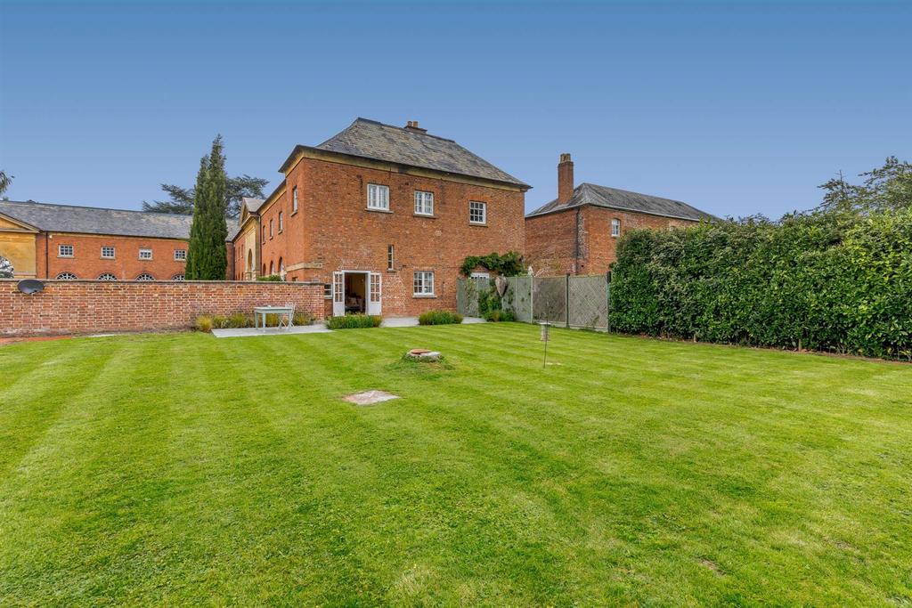 Elmley House, Dunstall Court, Croome... 4 bed country house - £925,000