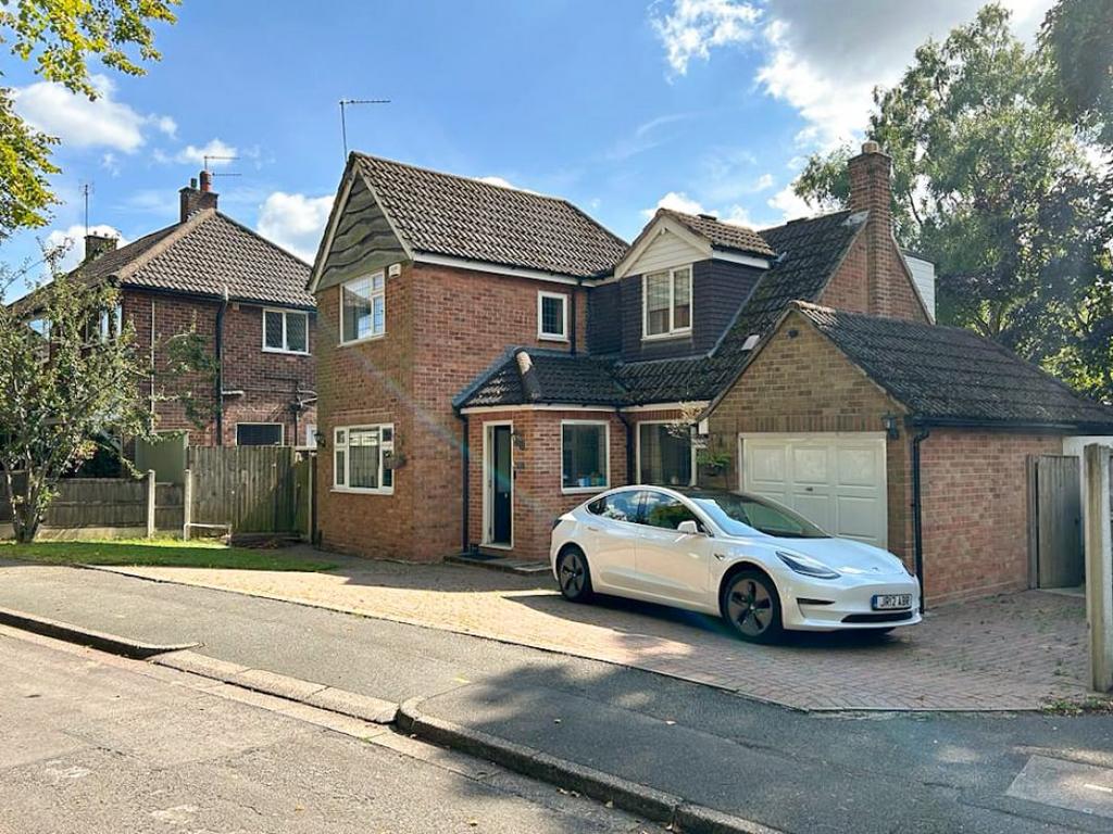 Broadway, Derby, DE22 4 bed detached house - £1,700 pcm (£392 pw)