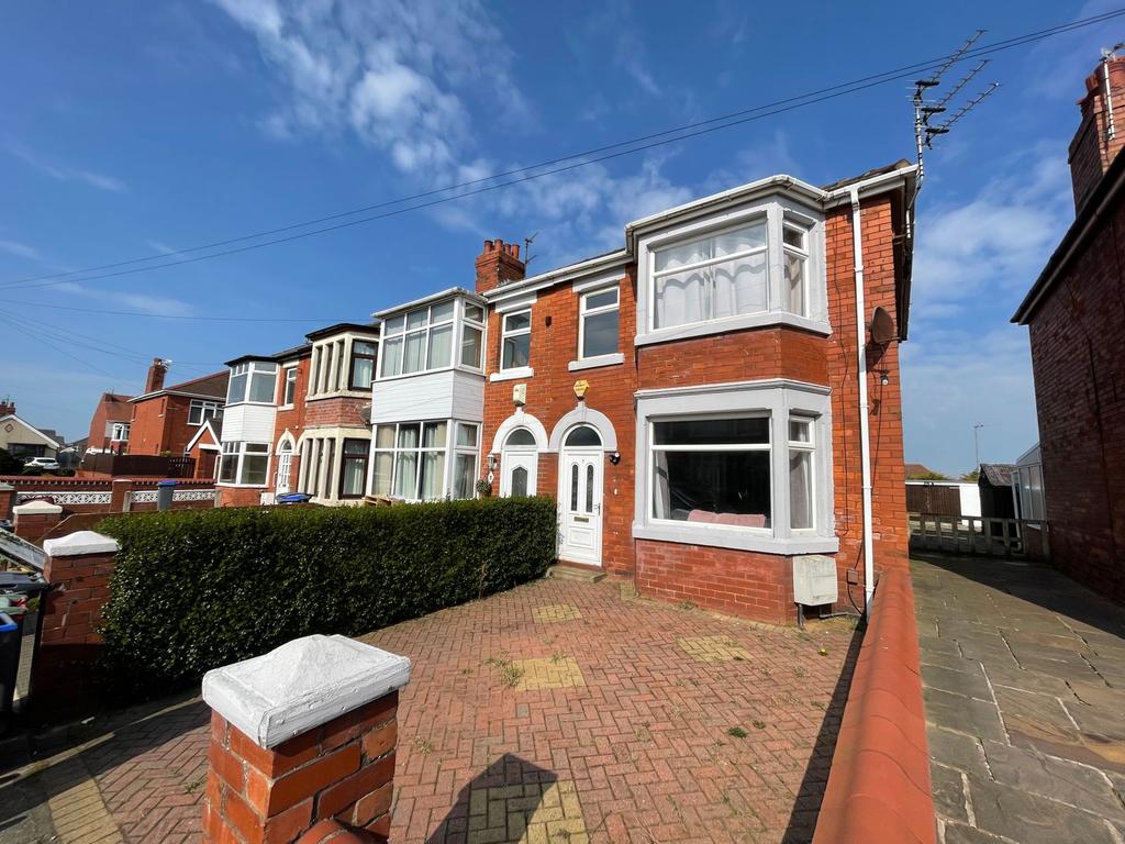 Senior Avenue, Blackpool, FY4 3 bed terraced house - £800 pcm (£185 pw)