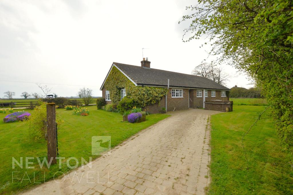 Greetham Road, Stretton, Oakham 4 bed bungalow - £1,350 pcm (£312 pw)