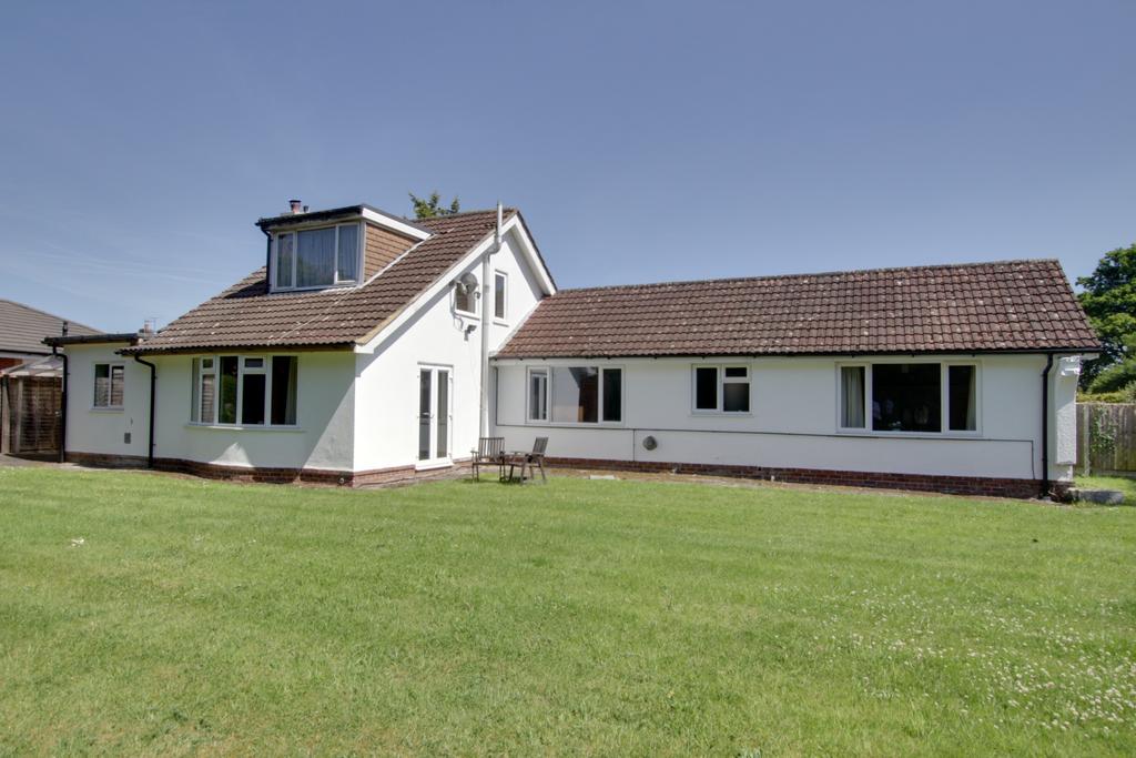 MEAD END ROAD, DENMEAD 3 bed house - £495,000