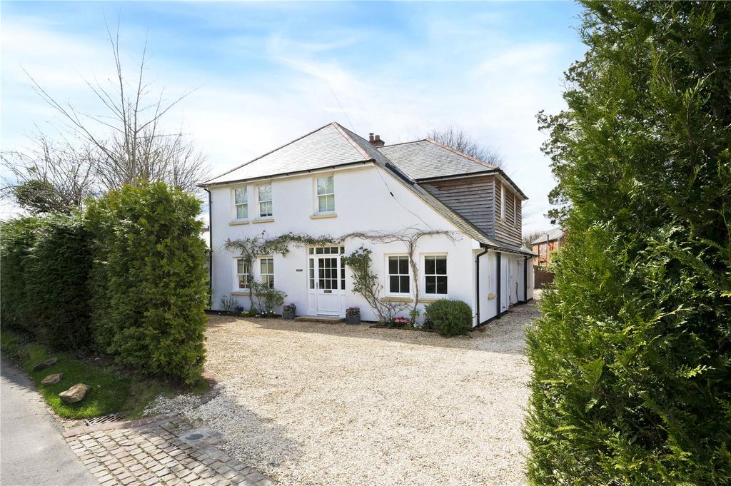 The Long Road, Rowledge, Farnham, Surrey, GU10 4 bed detached house - £ ...