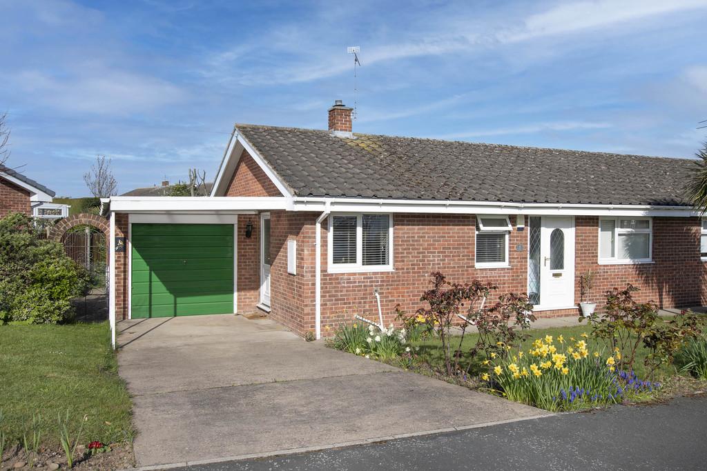 Oaks Close, Ranskill, Retford 2 bed semi-detached bungalow - £220,000