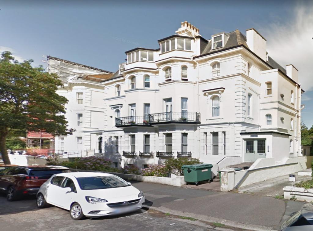 Trinity Crescent, Folkestone 2 bed apartment - £875 pcm (£202 pw)