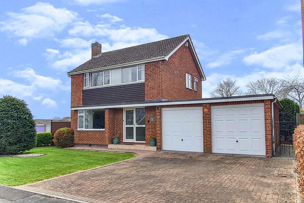 Clipsham Rise, Broadmead 3 bed detached house - £400,000