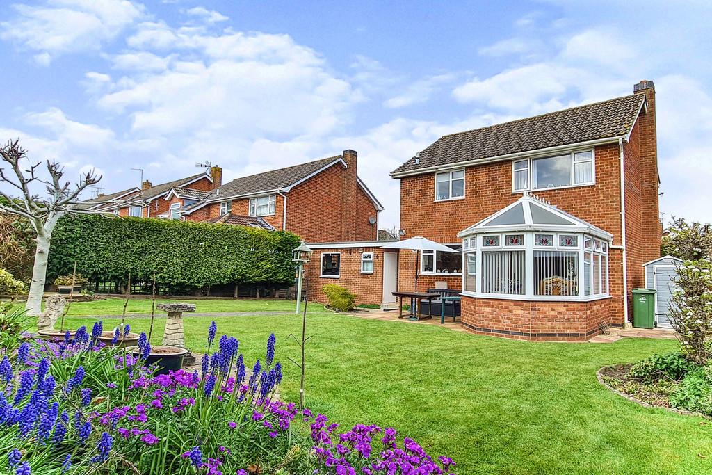 Clipsham Rise, Broadmead 3 bed detached house - £400,000