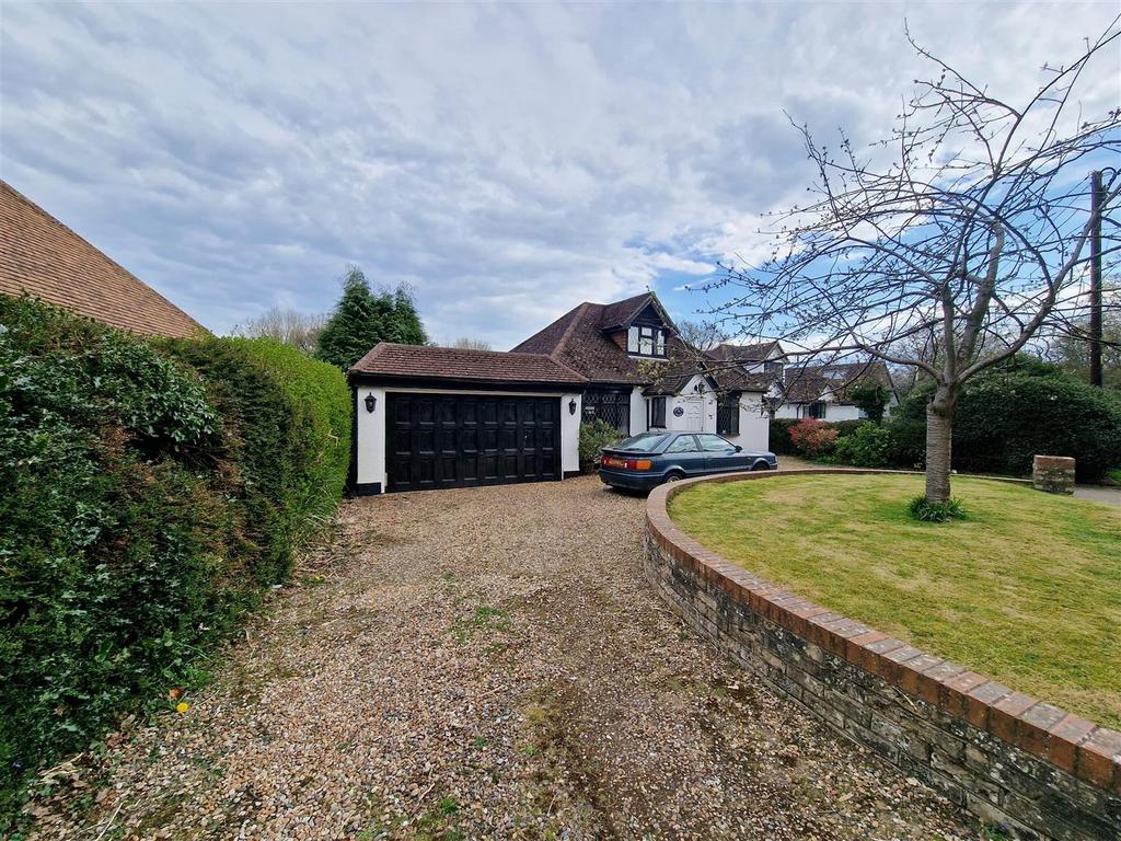 Long Lane, Bovingdon 4 bed detached house - £999,995