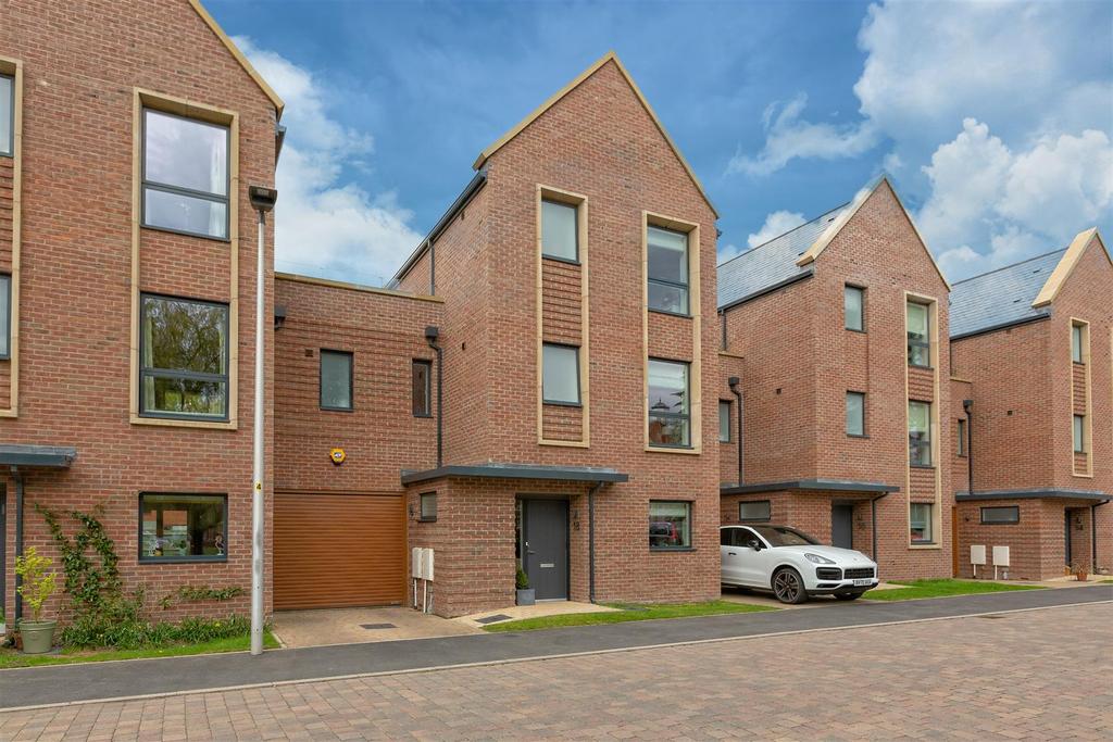18 Lady Herbert Way, Radbrook Village, Shrewsbury, SY3 9DY 4 bed ...