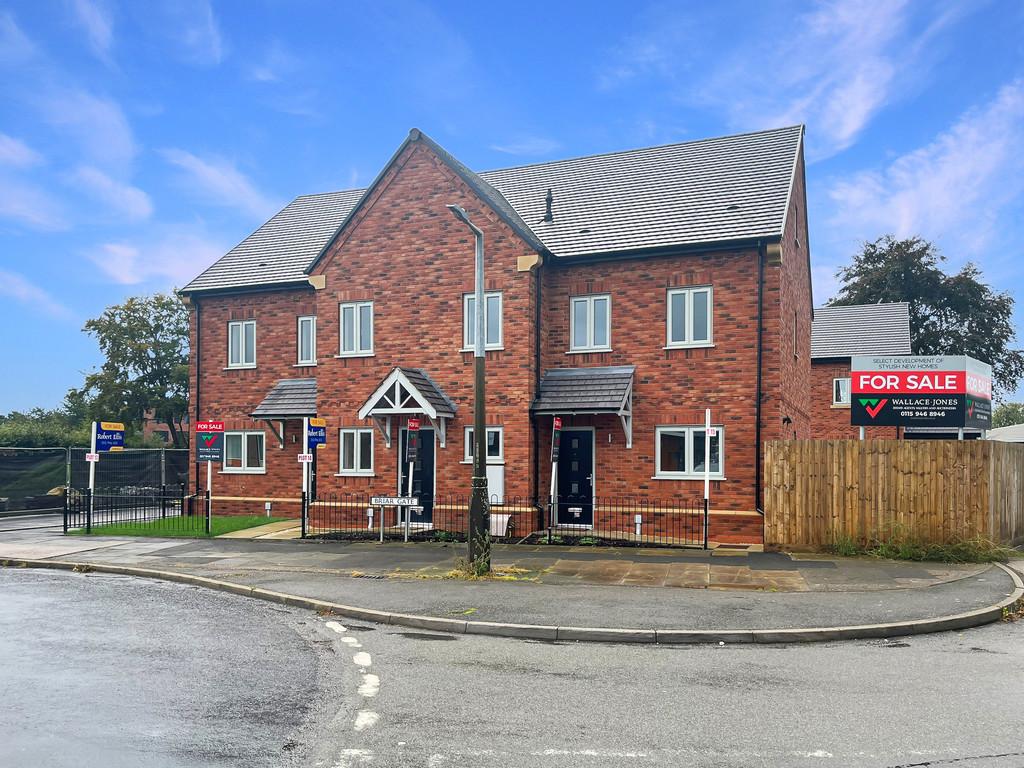 Briar Gate, Nottingham NG10 3 bed townhouse - £235,000