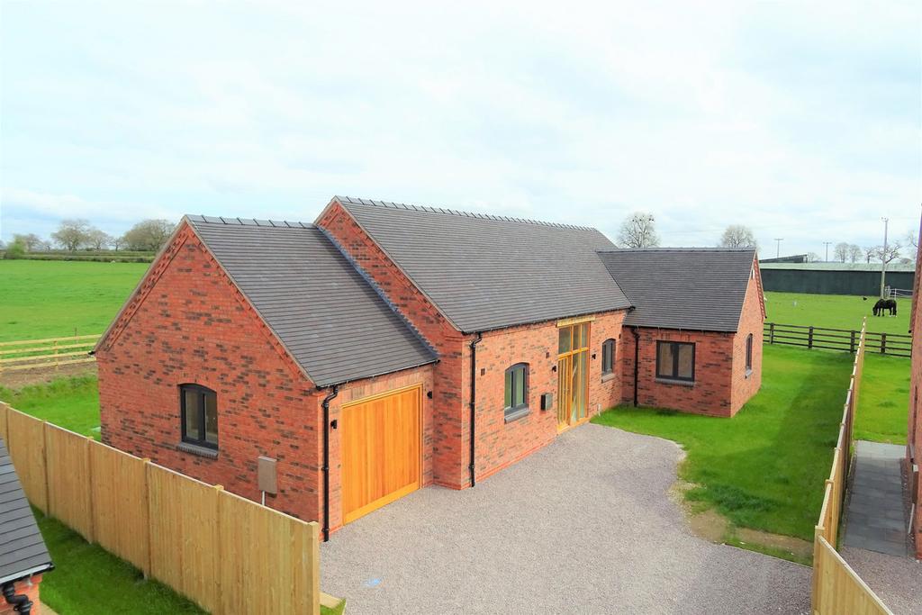 Crofton Close, Ashbourne, DE6 4 bed barn conversion - £650,000