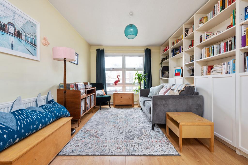 Plevna Crescent 1 bed flat - £300,000