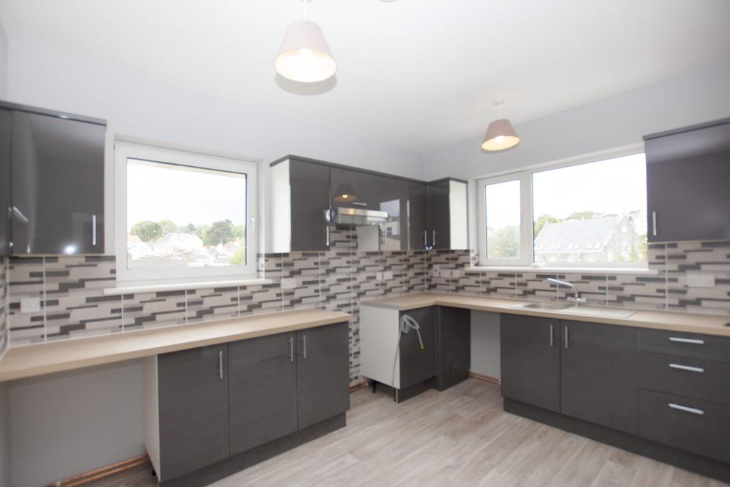 Cordier Hill, St Peter Port... 2 bed apartment - £1,400 pcm (£323 pw)