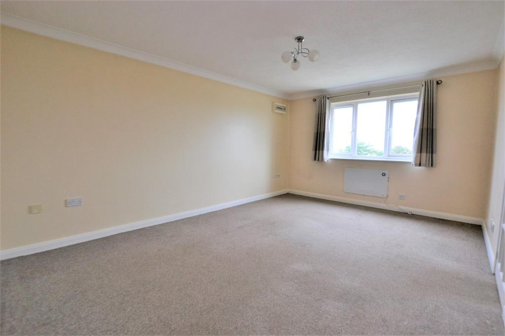 Leaside Court, Heacham 2 bed apartment - £155,000