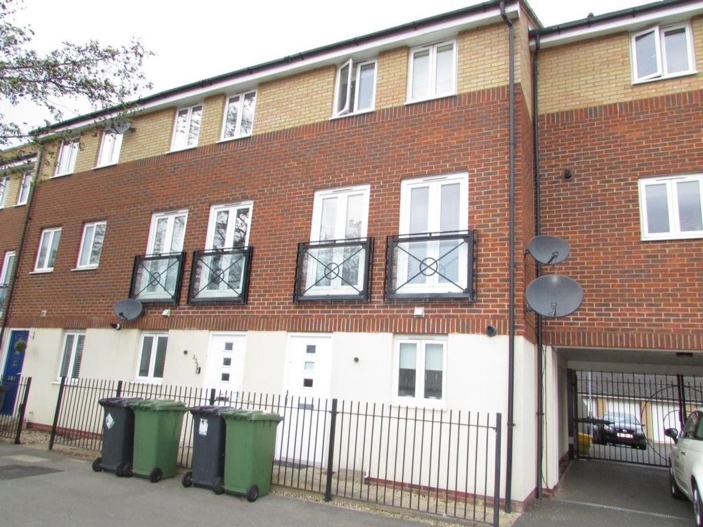 Eagle Way, Hampton Vale, PE7 3 bed property - £950 pcm (£219 pw)