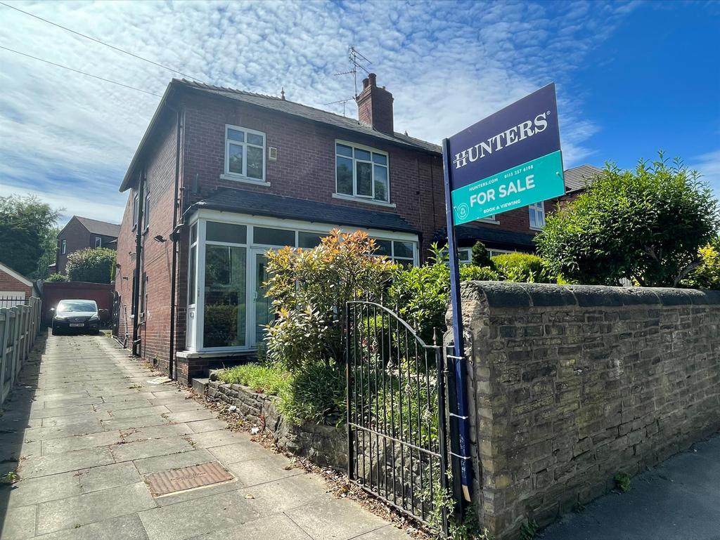 Armley Ridge Road, Armley, Leeds... 4 bed semi-detached house - £280,000