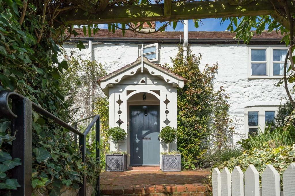 Chillerton, Isle Of Wight 4 bed cottage - £495,000