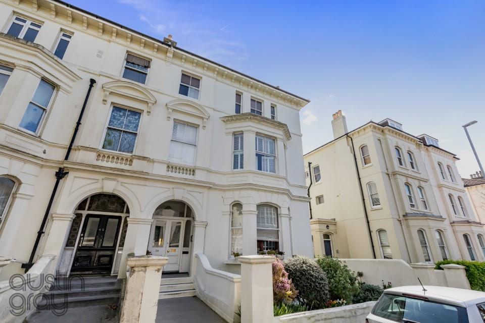 Dyke Road, Brighton 2 bed flat - £300,000
