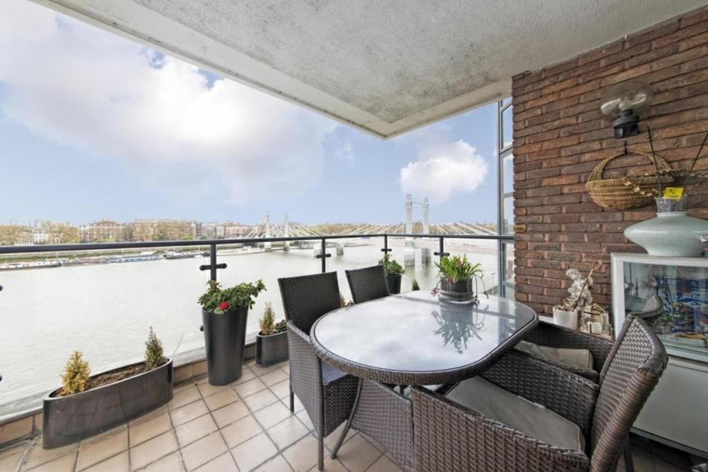 Waterside Point, Anhalt Road, London... 2 bed apartment - £4,008 pcm (£ ...