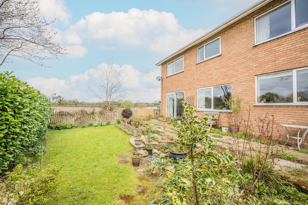 Burgamot Lane, comberbach 5 bed detached house - £475,000