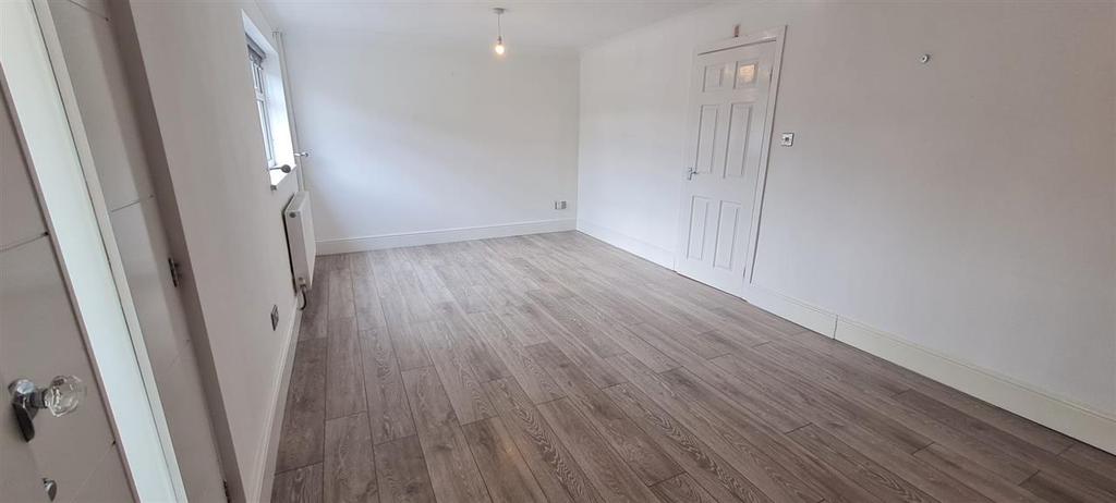 Meadowside Drive, Liverpool 3 bed end of terrace house - £795 pcm (£183 pw)