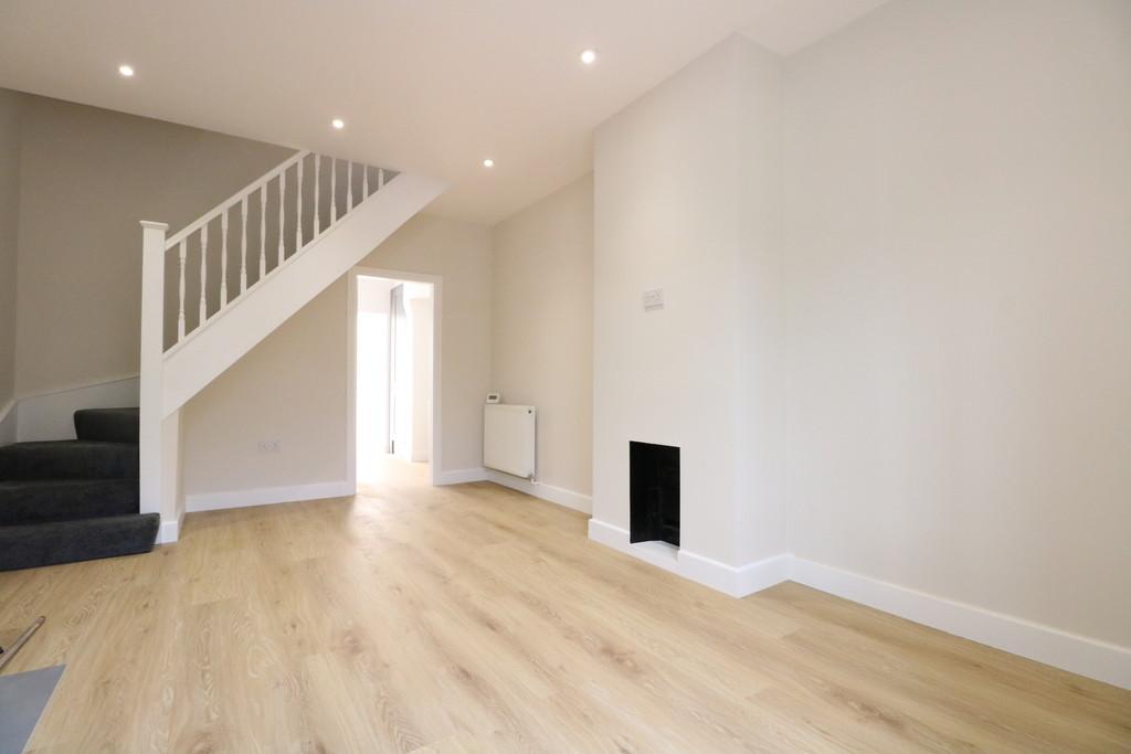Wulfstan Street, London 2 bed terraced house - £1,900 pcm (£438 pw)