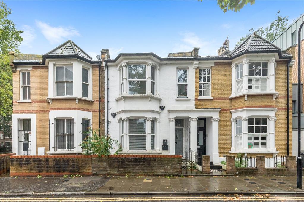 St. Thomas's Square, Hackney, London, E9 2 bed flat - £750,000