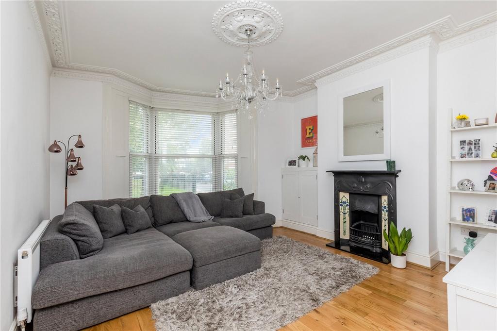 St. Thomas's Square, Hackney, London, E9 2 bed flat - £750,000