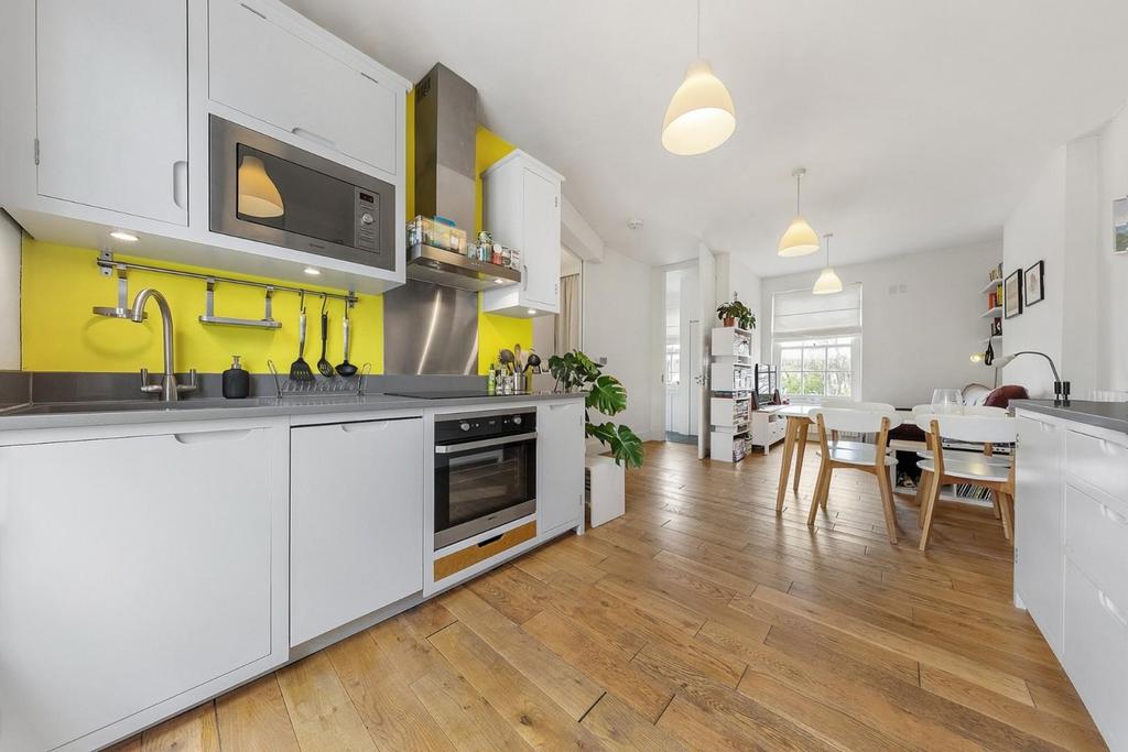 Barrington Road, SW9 2 bed flat - £590,000