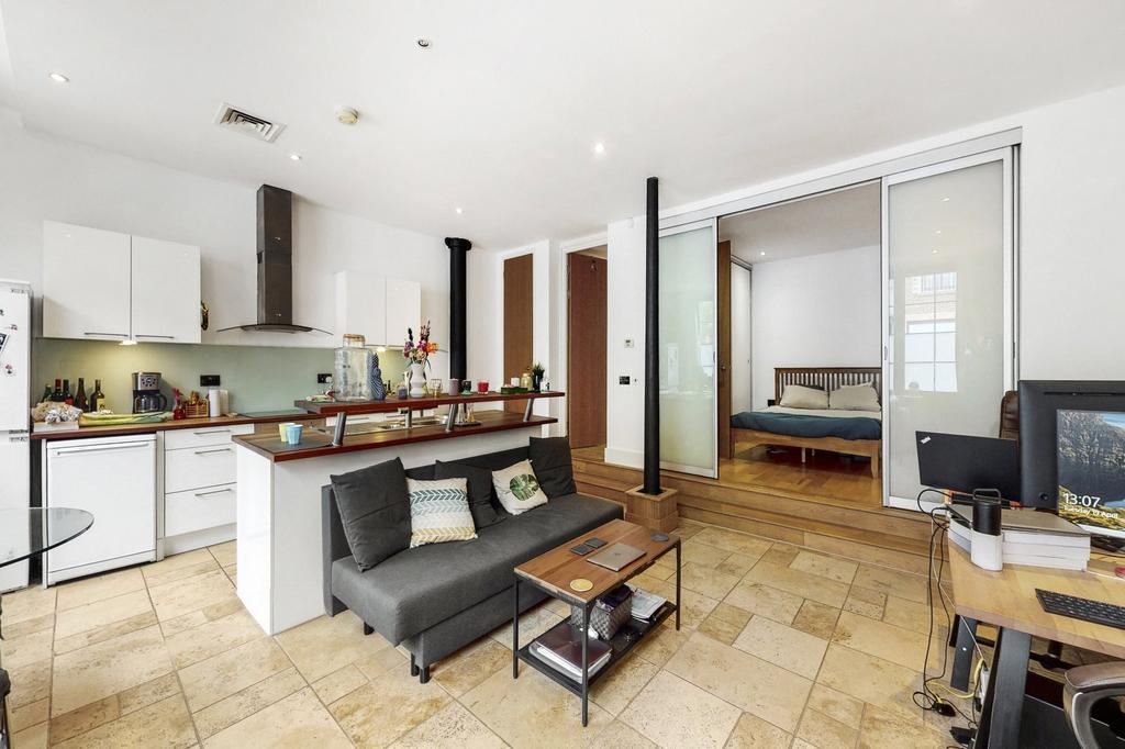 Wapping High Street, E1W 1 bed apartment - £1,842 pcm (£425 pw)